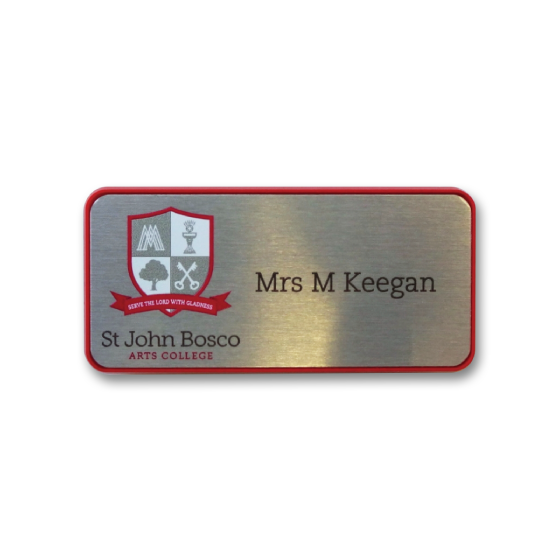 H4 namebadge red frame, brused silver insert